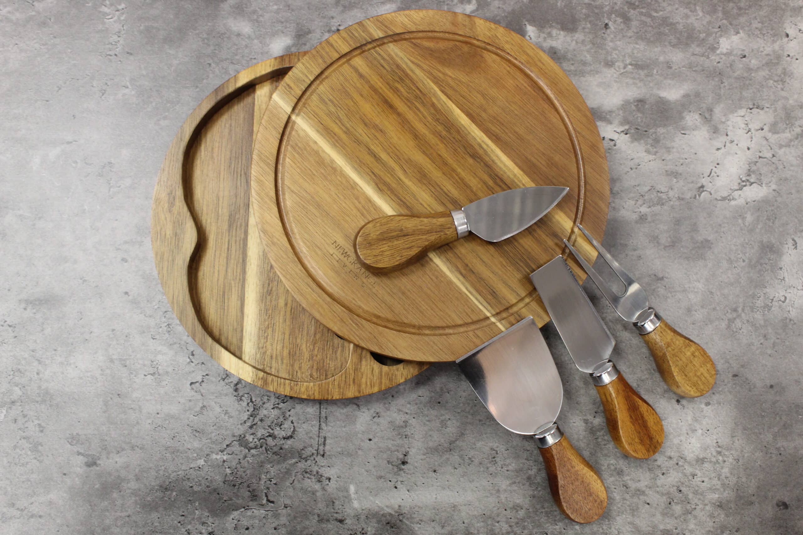 Newgrange Living Cheese Board Round Set with 4 Knives - Ashford Collection